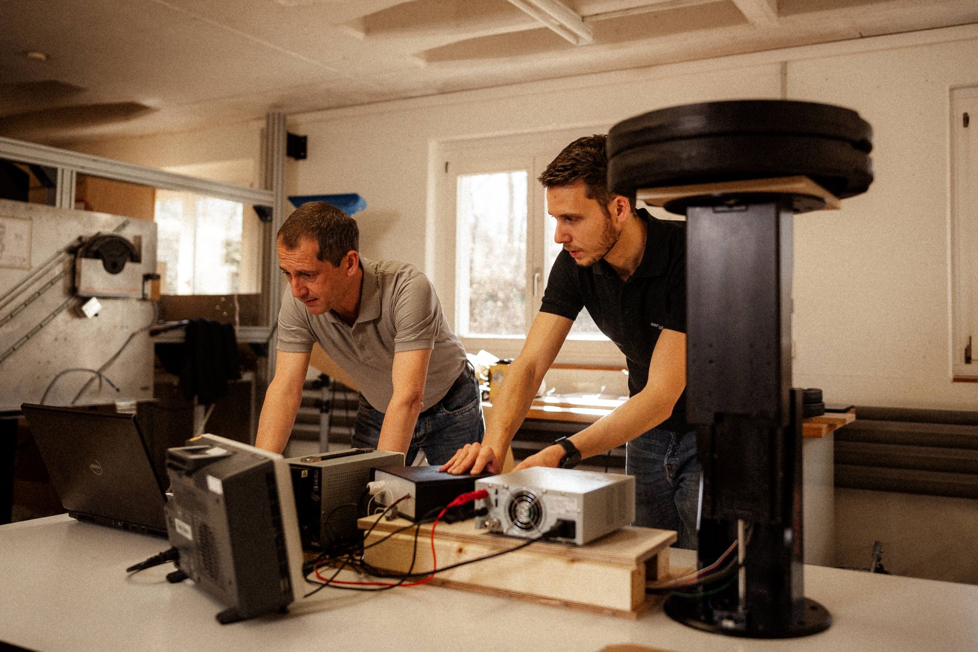 e-LIFT The next generation of HI-LO Table Pedestal | Aersolution ...